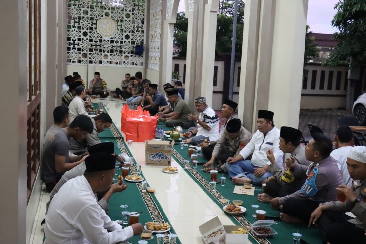 Buka Puasa Bersama, Personil Polres Serang Pererat Tali Silaturahmi Buka Puasa Bersama, Personil Polres Serang Pererat Tali Silaturahmi